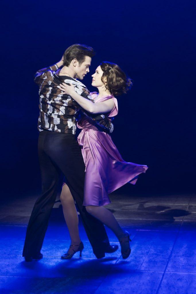 Anmeldelse: Saturday Night Fever, Falconer (The One and Only Company ...