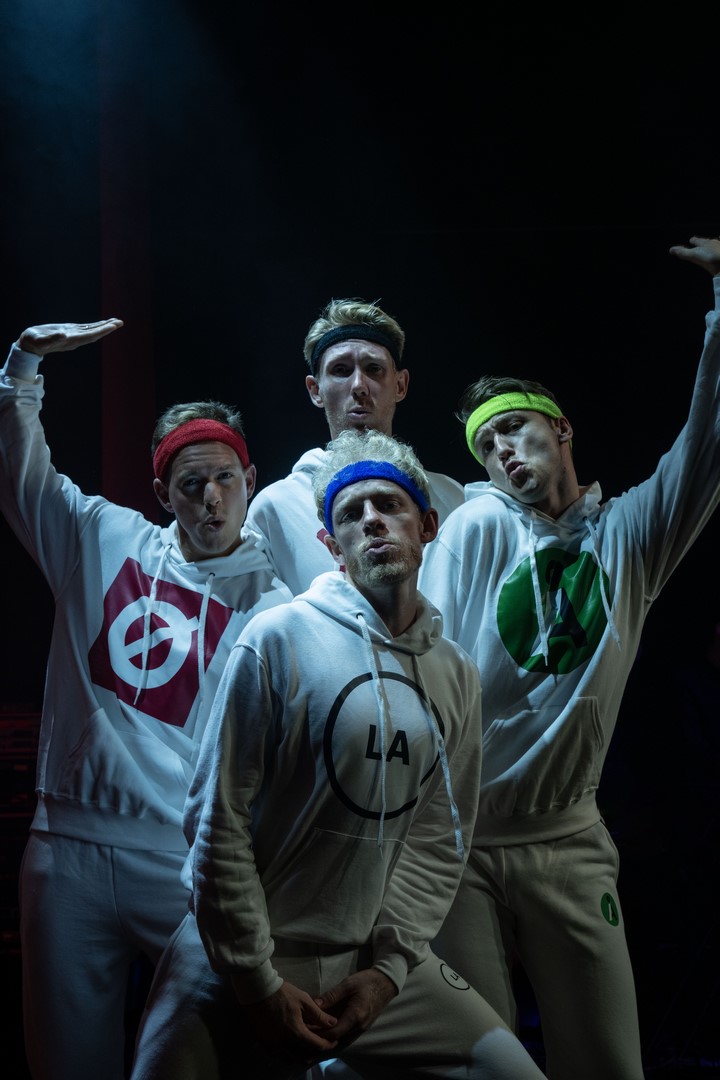 Anmeldelse: SuperMAGT, Bremen Teater (Satiregruppen MAGT) - Ungt Teaterblod