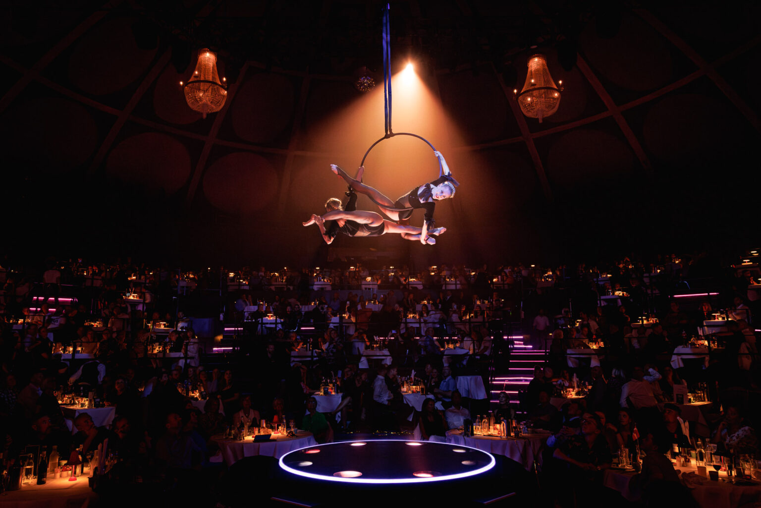 Anmeldelse: Wallmans Dinnerparty 2023: CAKE, Cirkusbygningen (Wallmans ...