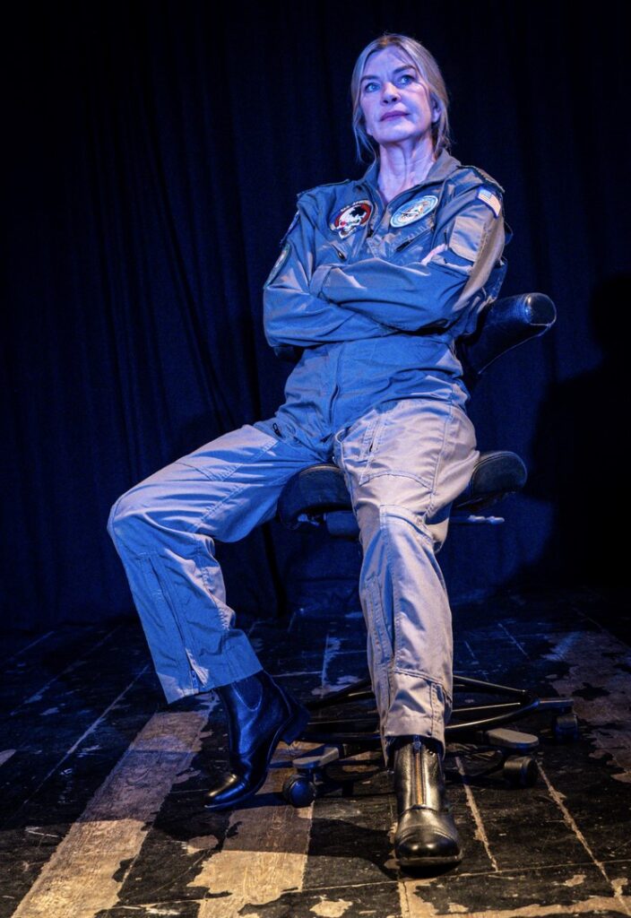 Anmeldelse: Grounded, Down the Rabbit Hole Theatre - Ungt Teaterblod