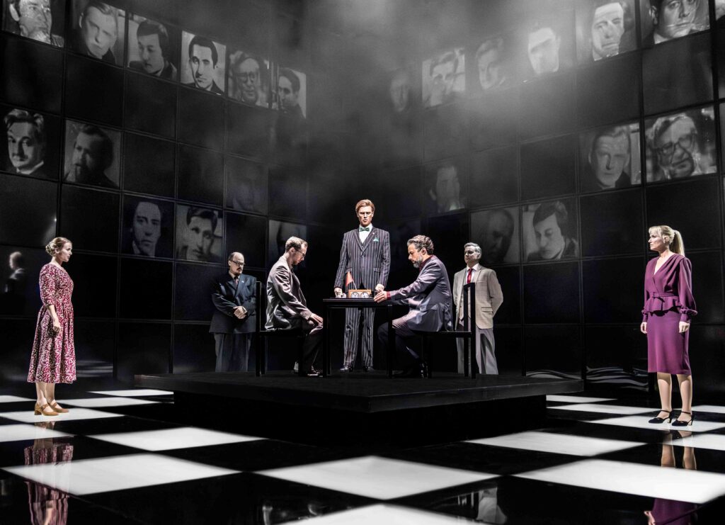 Anmeldelse: Chess, Det Ny Teater - Ungt Teaterblod